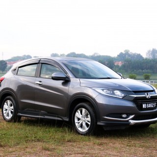 Honda HR-V now available in Ruby Red, gets 17-inch wheels [+Video ...
