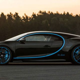 The car that filmed this Bugatti Chiron's 0-400 km/h run is a Panda ...