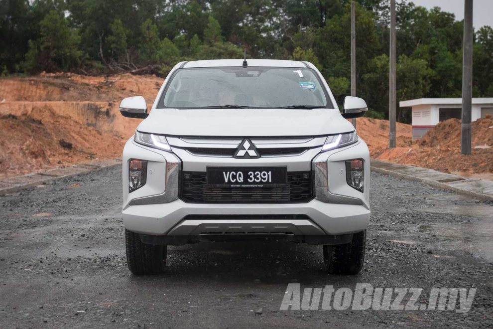 Video: Mitsubishi Triton first-in-class 4H feature tested & explained ...