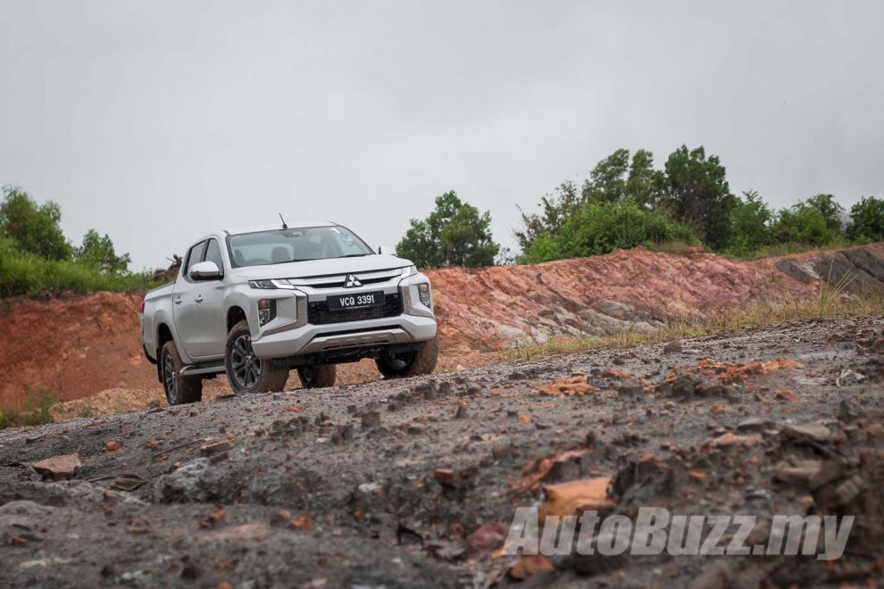 Video: Mitsubishi Triton first-in-class 4H feature tested & explained ...
