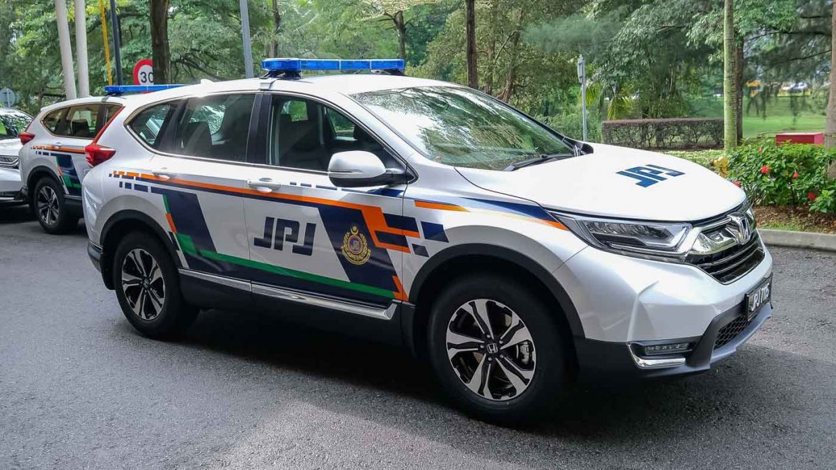 JPJ ePlate unveiled - EV-specific standardised number plates for ...