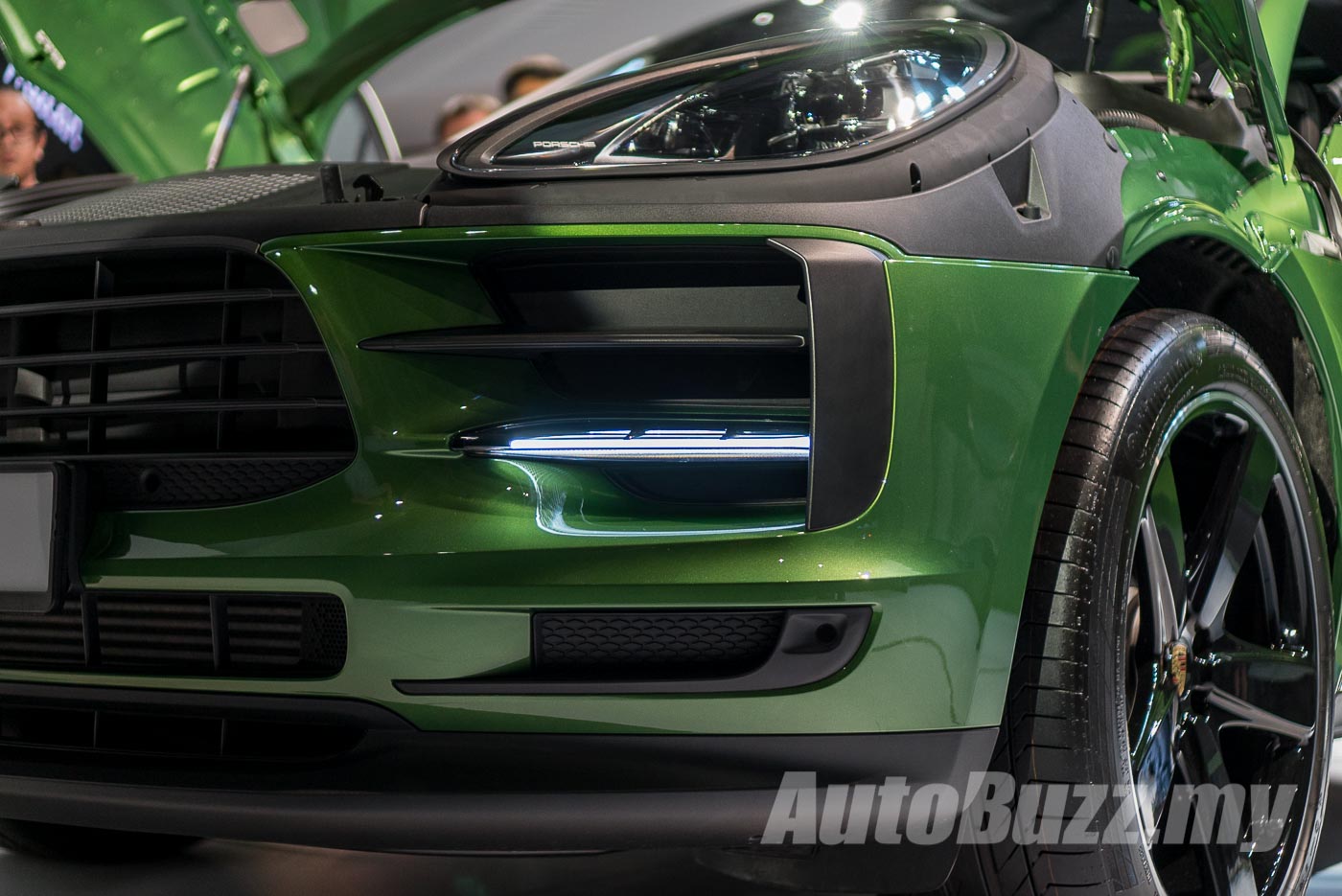 Video: 2019 Porsche Macan facelift, 5 Things - AutoBuzz.my