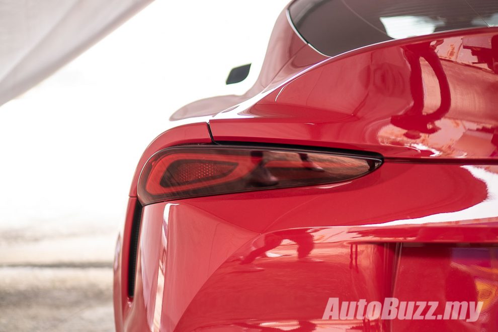 Video: 2019 A90 Toyota Supra review - AutoBuzz.my