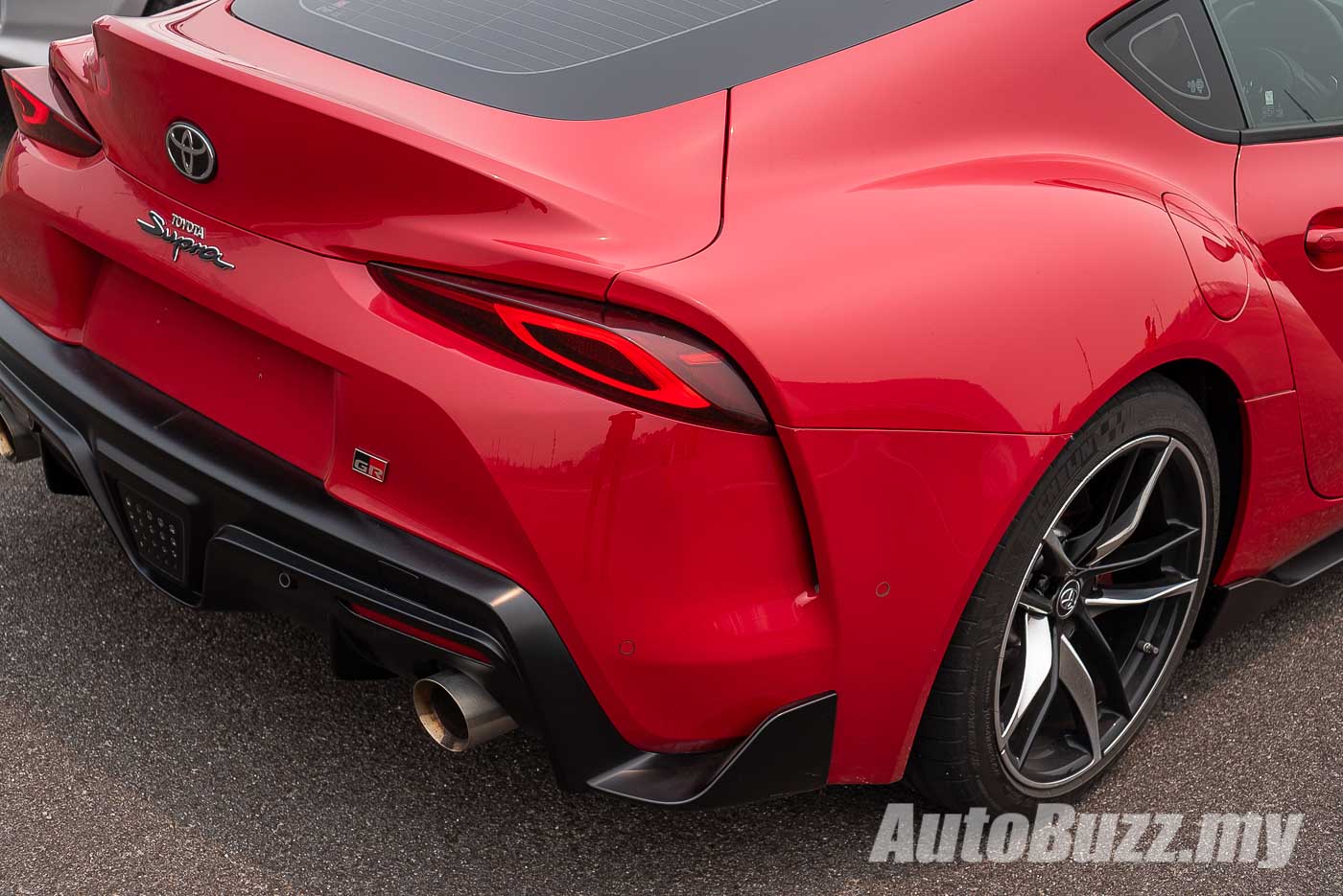 Video: 2019 A90 Toyota Supra review - AutoBuzz.my