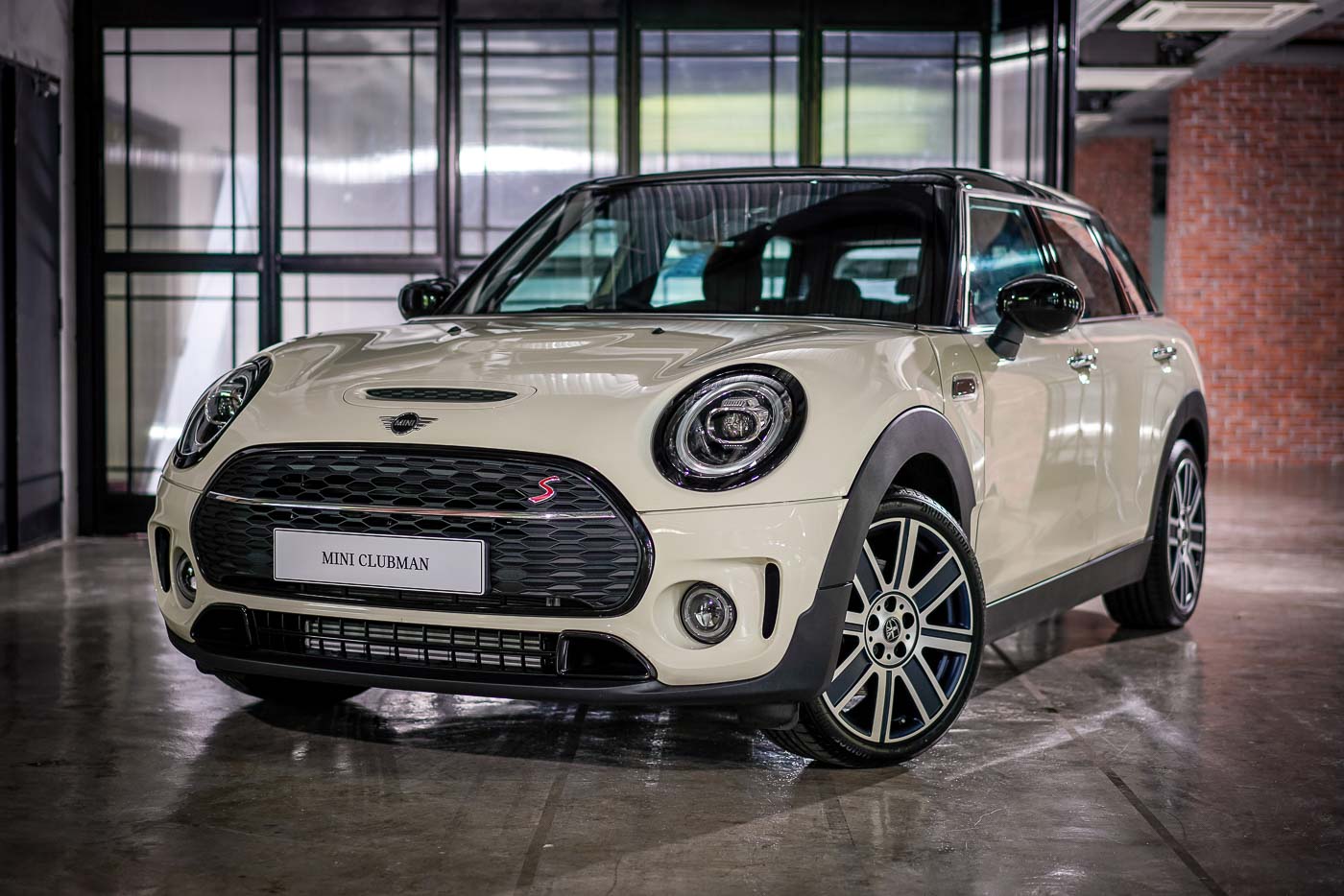 Video: 2019 MINI Clubman facelift, 5 Things - AutoBuzz.my