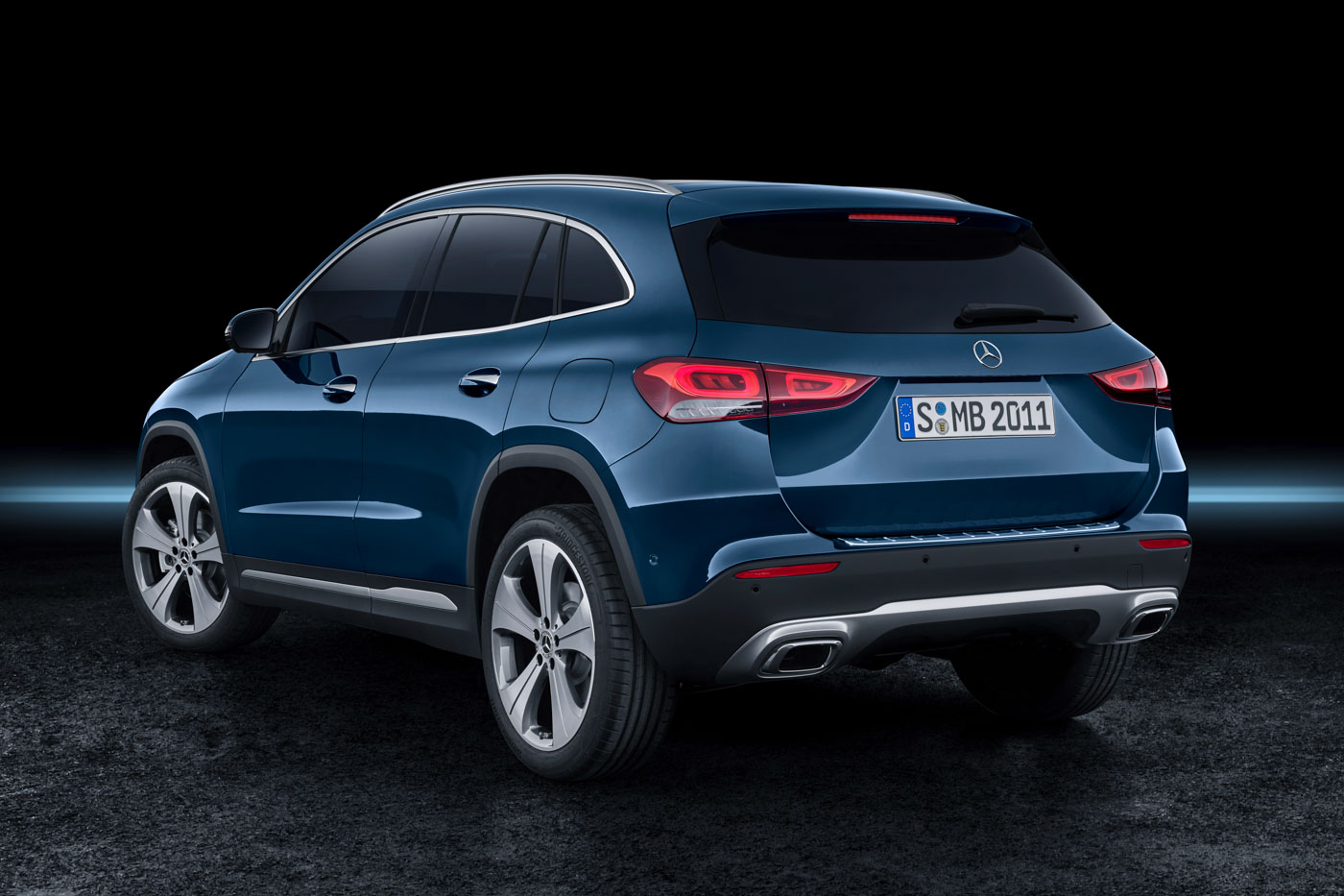 All-new Mercedes-Benz GLA no longer looks like a jacked-up hatchback ...