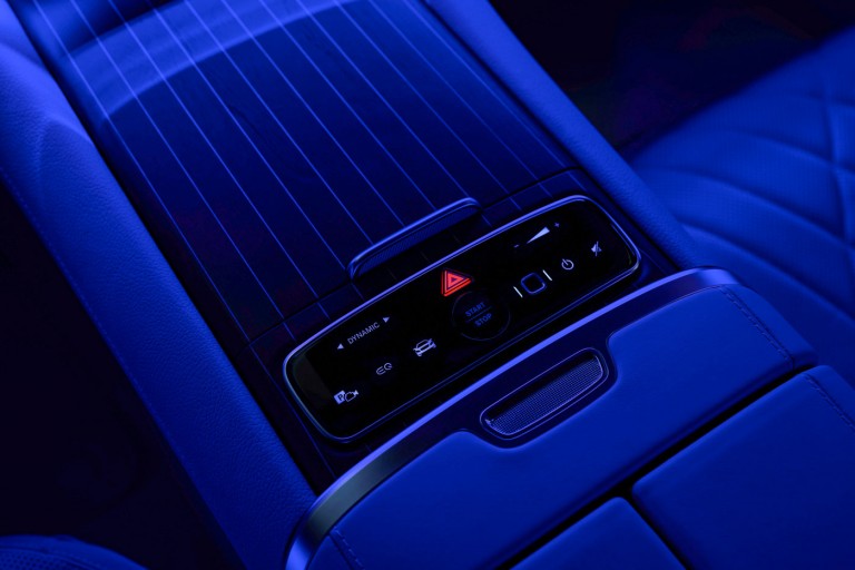 Here's how the Mercedes-Benz Hyperscreen looks like in the upcoming EQS ...