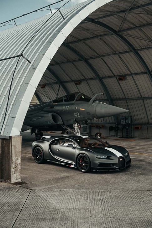 Bugatti recreates Chiron Sport vs fighter jet drag race! - AutoBuzz.my