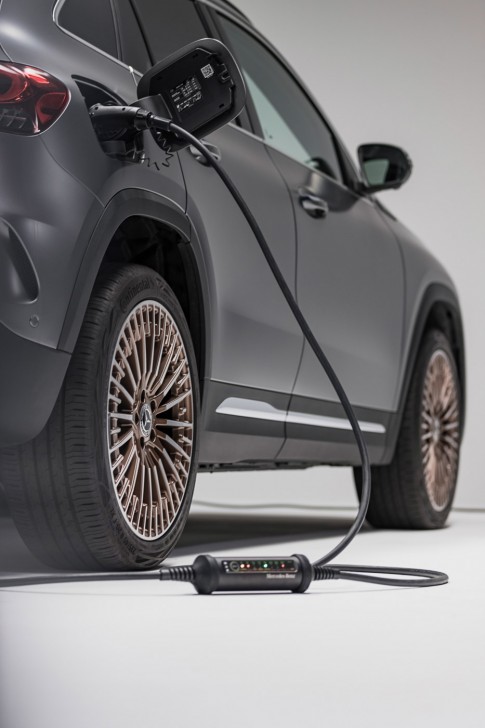 Mercedes-Benz introduces the "travel adaptors" of electric car charging ...