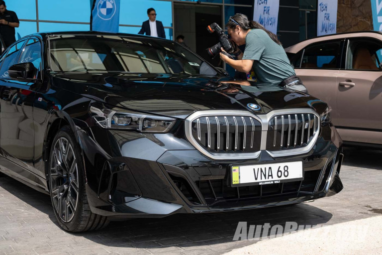 JPJ ePlate unveiled - EV-specific standardised number plates for ...