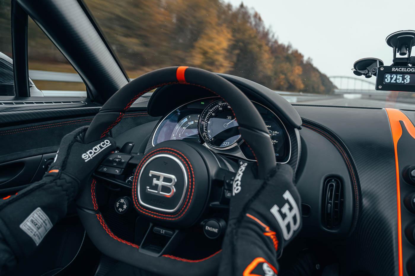 Bugatti Mistral roars to 454 km/h, setting a new world speed record for ...