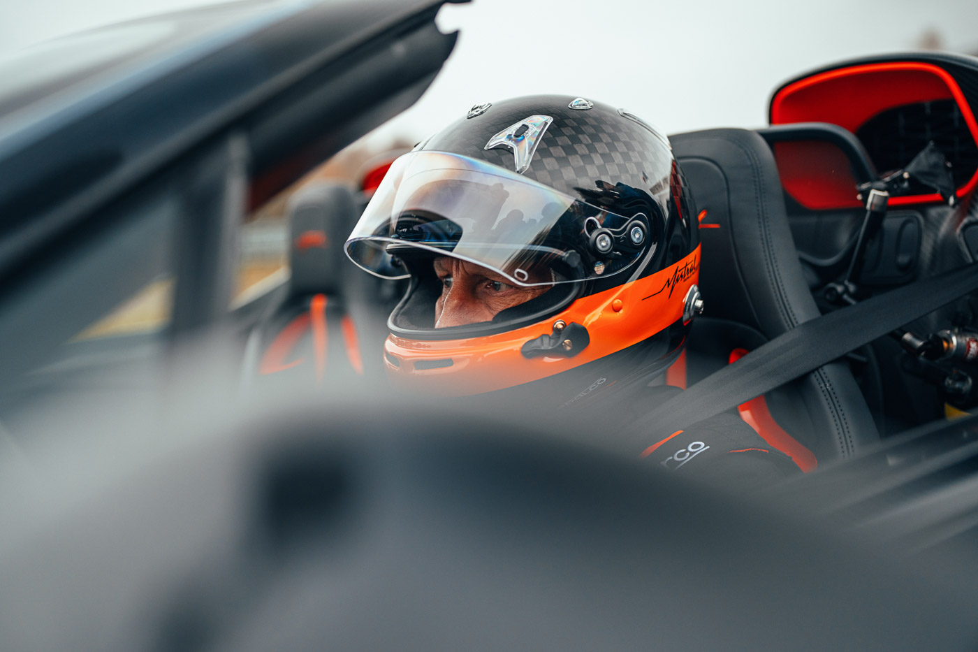 Bugatti Mistral roars to 454 km/h, setting a new world speed record for ...