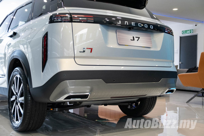 Jaecoo J7 PHEV vs it's petrol powered sibling: A detailed look into the ...