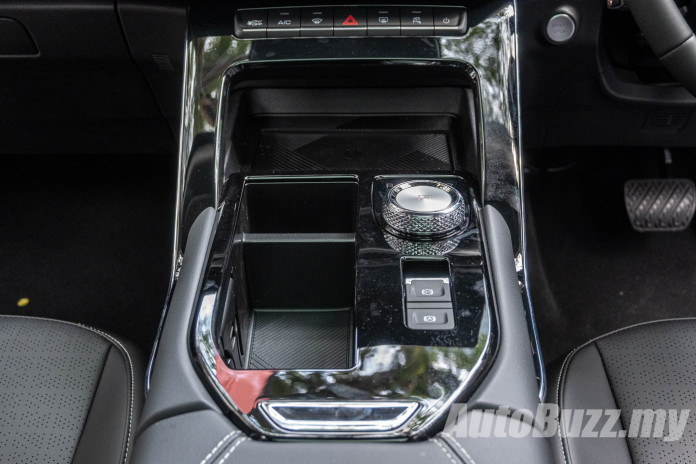 GWM Haval H6 HEV gets new Phantom Black interior, 10-year battery ...