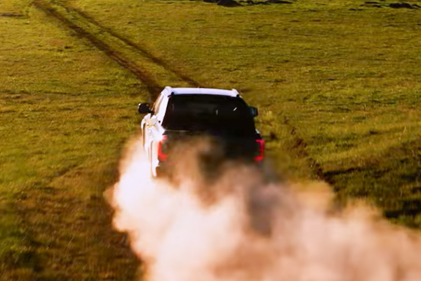 All-new 4th-gen Nissan Navara teased, and it looks a lot like a Triton ...