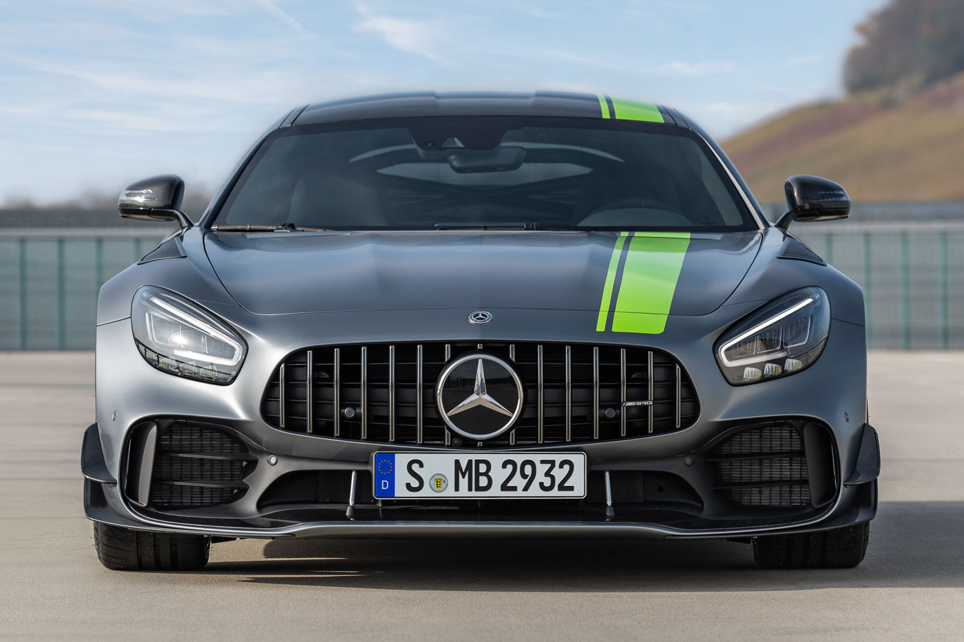 公路上的AMG GT3赛车 – Mercedes-AMG GT R PRO - AutoBuzz.my 中文